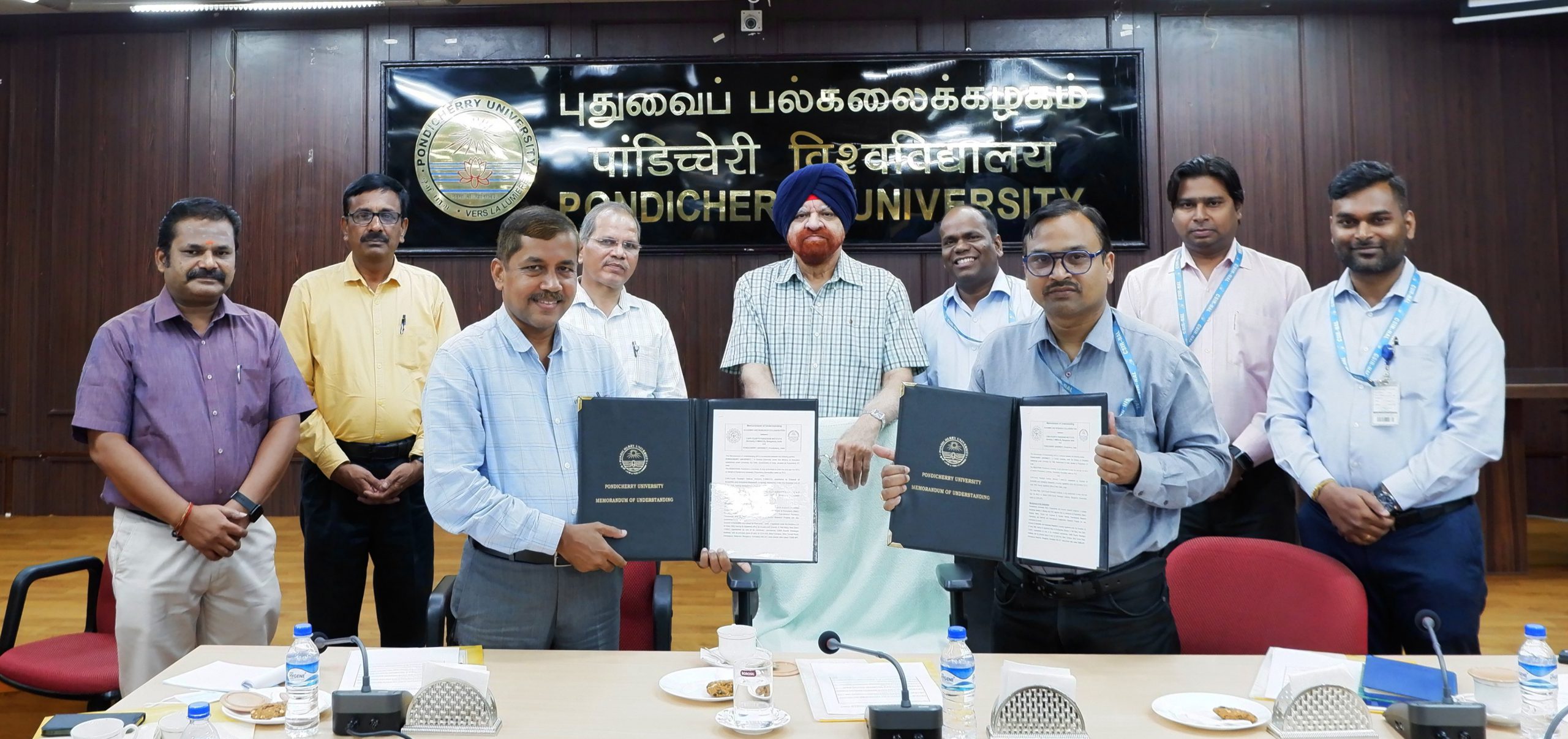MoU signing ceremony between the CSIR Fourth Paradigm Institute ...