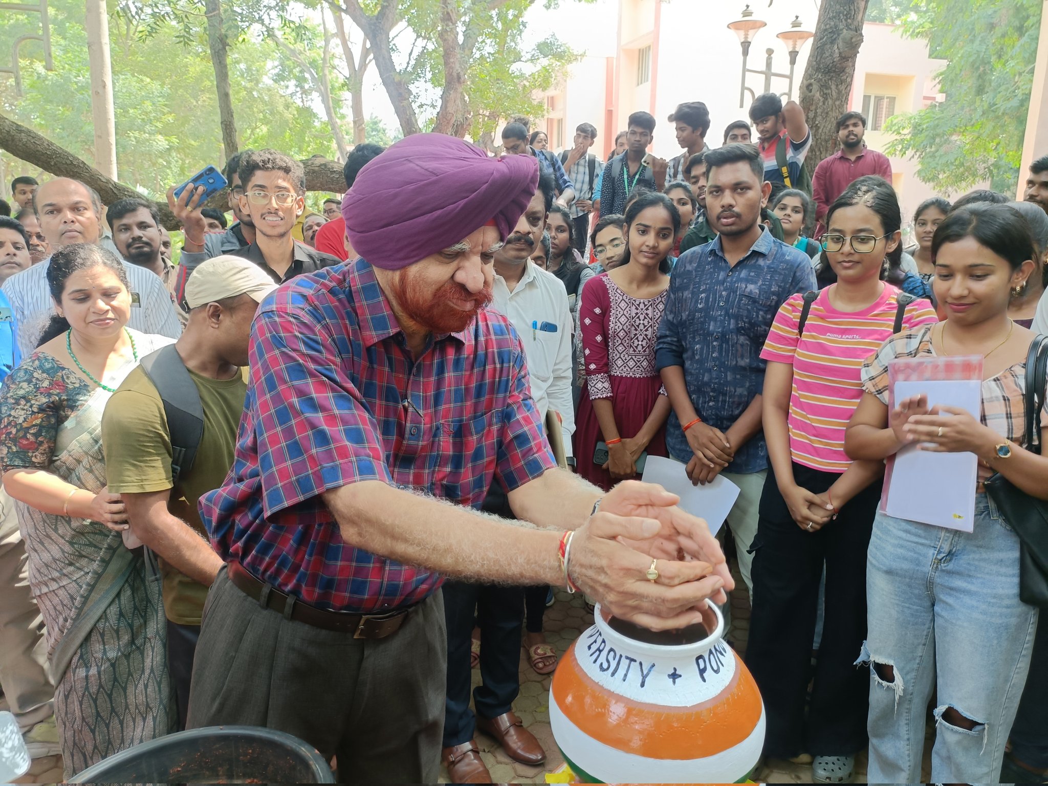 Prof. Gurmeet Singh, VC has unveiled Shilphalakkam, inaugurated ...